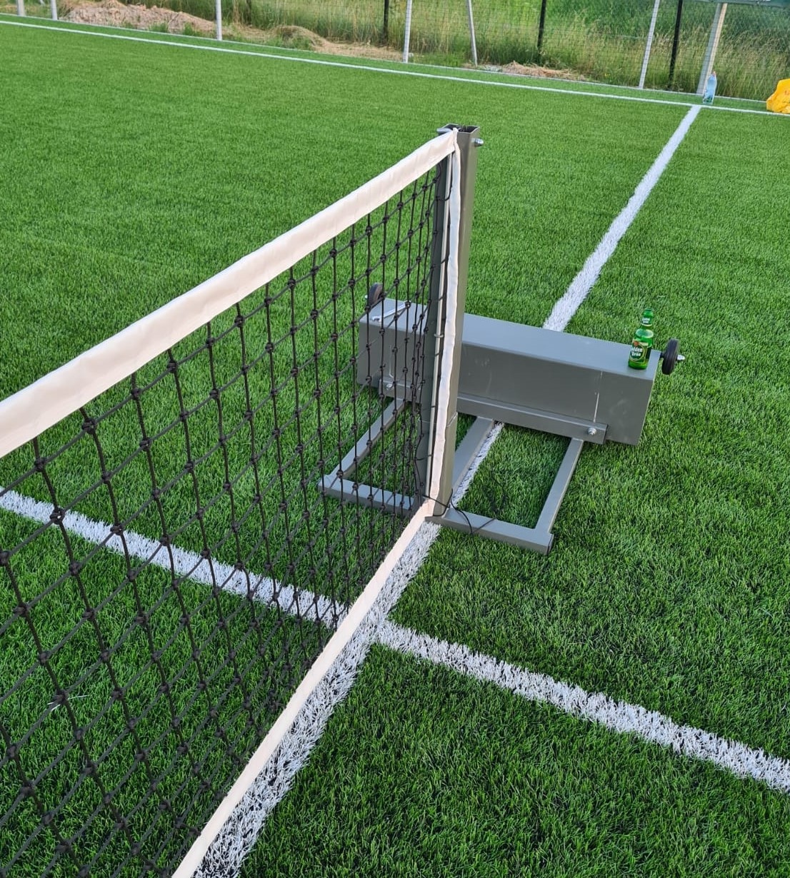 Stalpi fotbal-tenis mobili, cu contragreutate echipata cu roti
