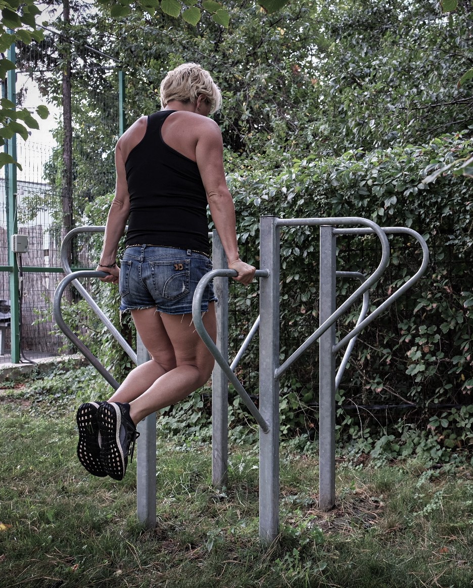 Statie flotari la paralele de exterior, betonabile, pt exercitii de forta