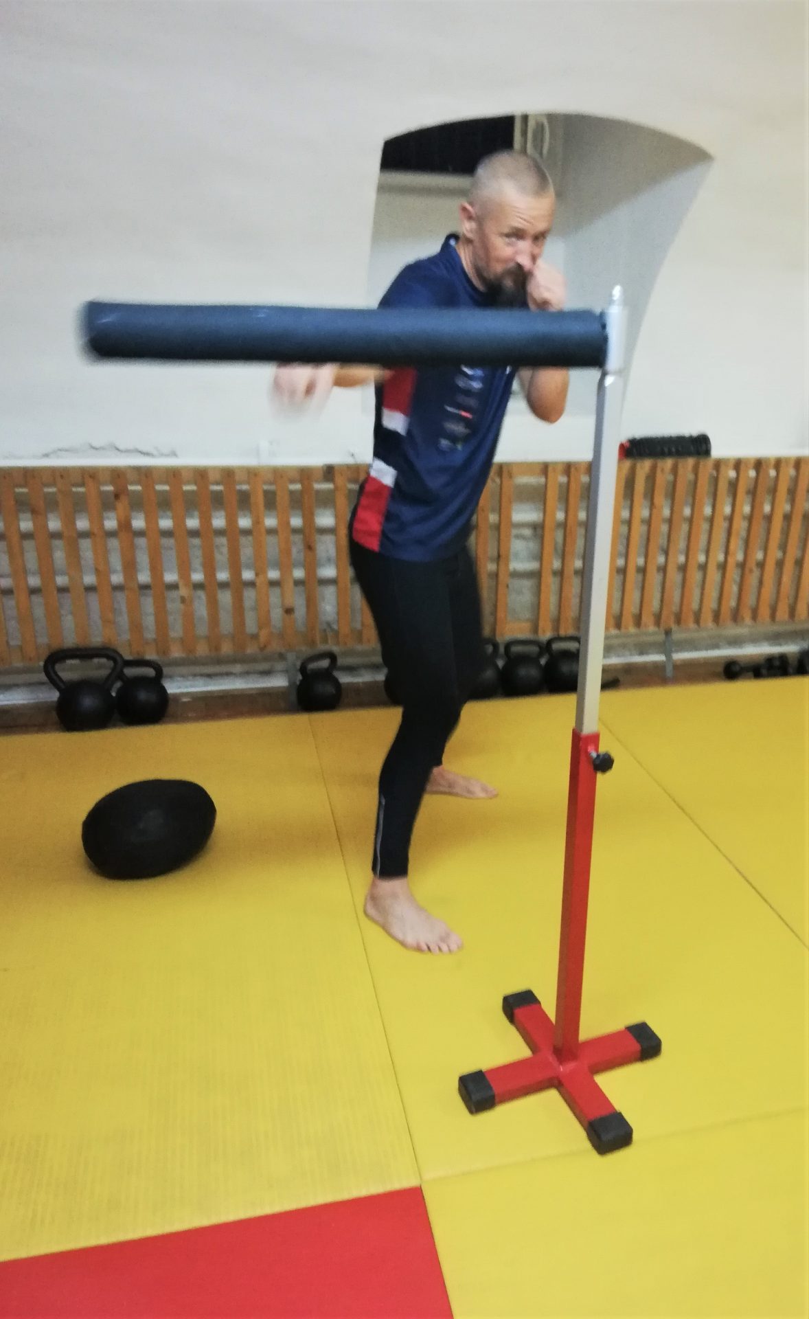 Spar bar pentru box, karate, kick-box, MMA, dar si pentru fitness